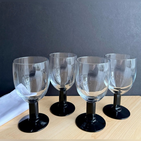 Luminarc | Dining | Vintage Luminarc Wine Glasses Goblets With Short ...